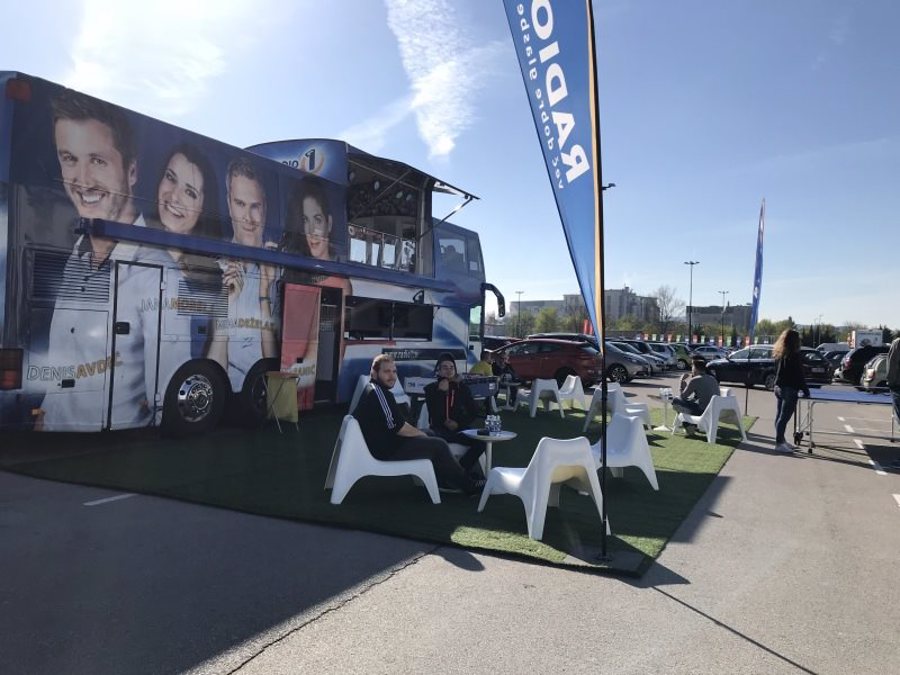 Avtobus Radia 1 danes pred Decathlonom v BTC