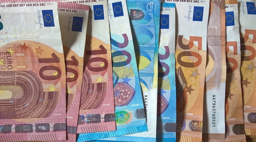 Če ste zavarovani pri tej zavarovalnici, se vam morda obeta 130 evrov ...